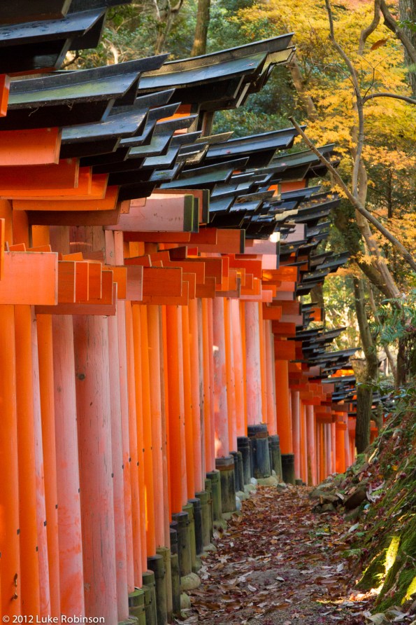 Fox kami statue, Fushimi Inari Shrine, Kyoto | Mortal Coil